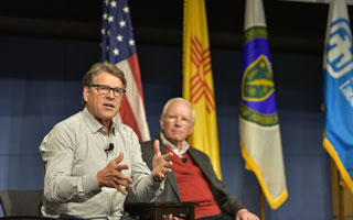 Rick Perry thanks employees for national service – LabNews