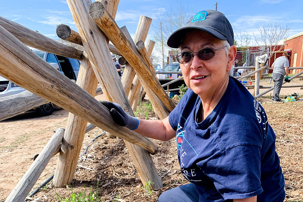 Sandians prepare community garden on Earth Day – LabNews