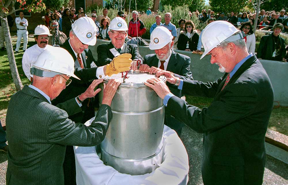 Then and now: Time capsule – LabNews