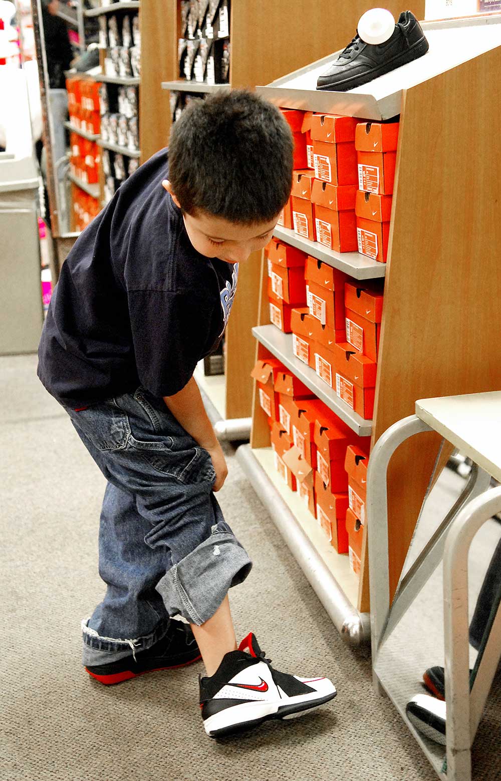 The kids who get the shoes – LabNews
